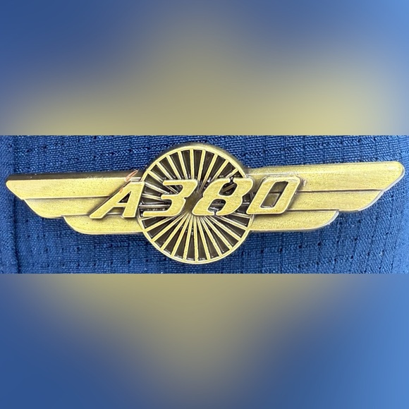 Accessories | Airbus A38 Pilot Crew Gold Uniform Pin New Emirates ...